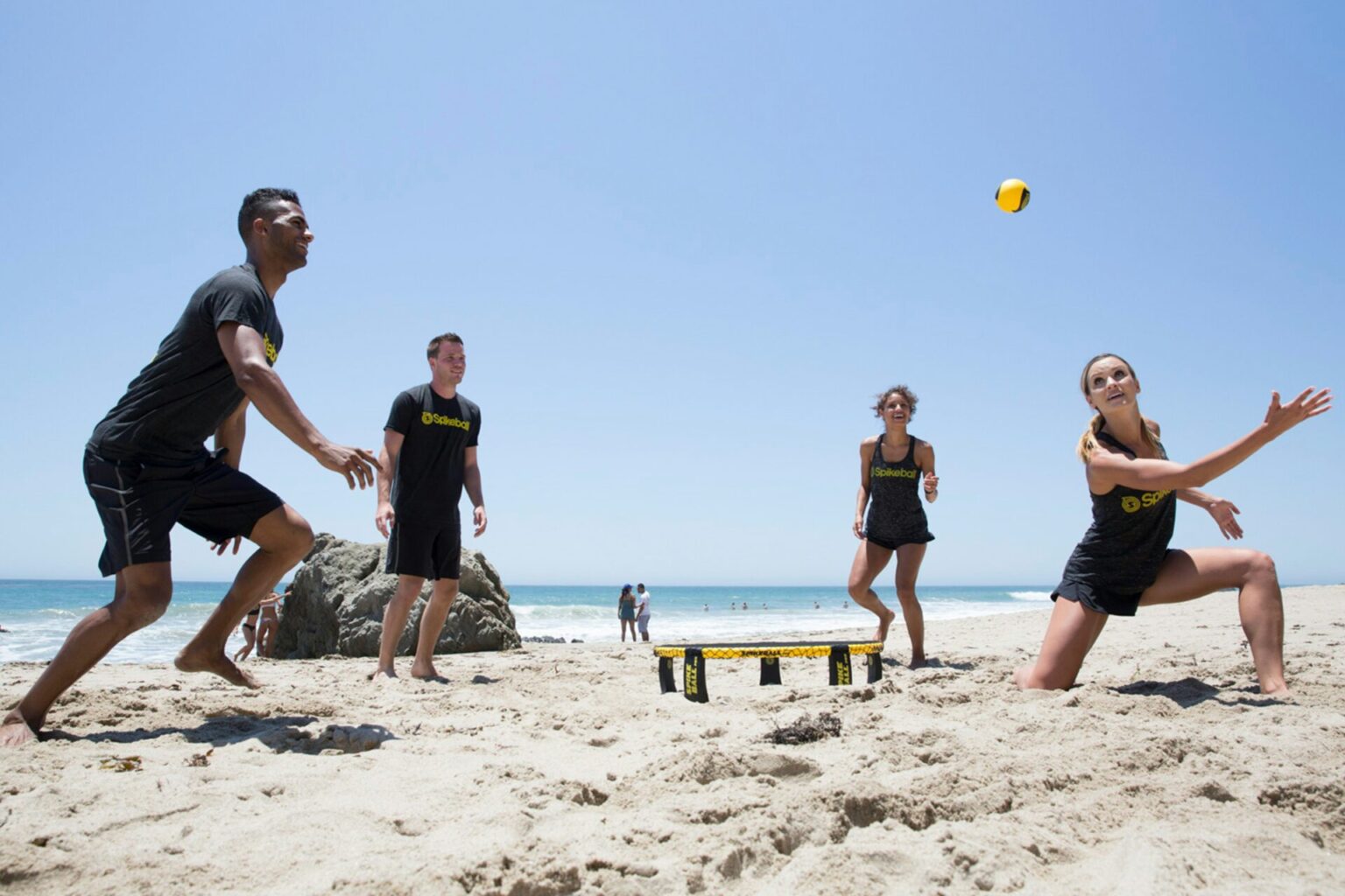 Le Spikeball : histoire, règles et anecdotes - BougeBouge